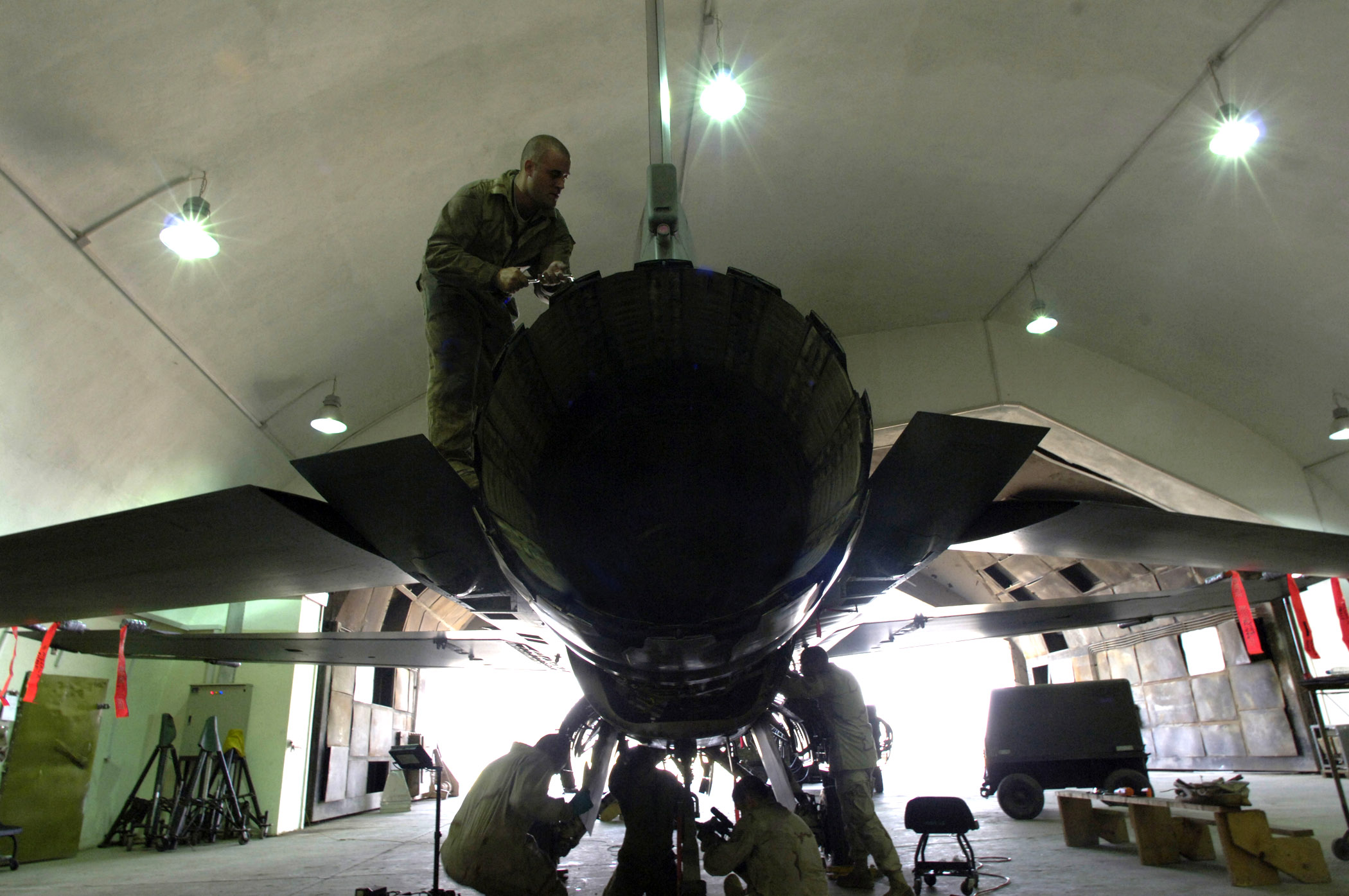 Phase team keeps F-16s in the fight > Air Force > Article Display