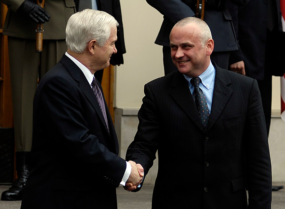 Secretary of Defense Robert M. Gates meets with Polish Minister of ...