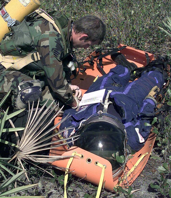 An Air Force Reserve pararescue jumper trained in emergency lifesaving ...