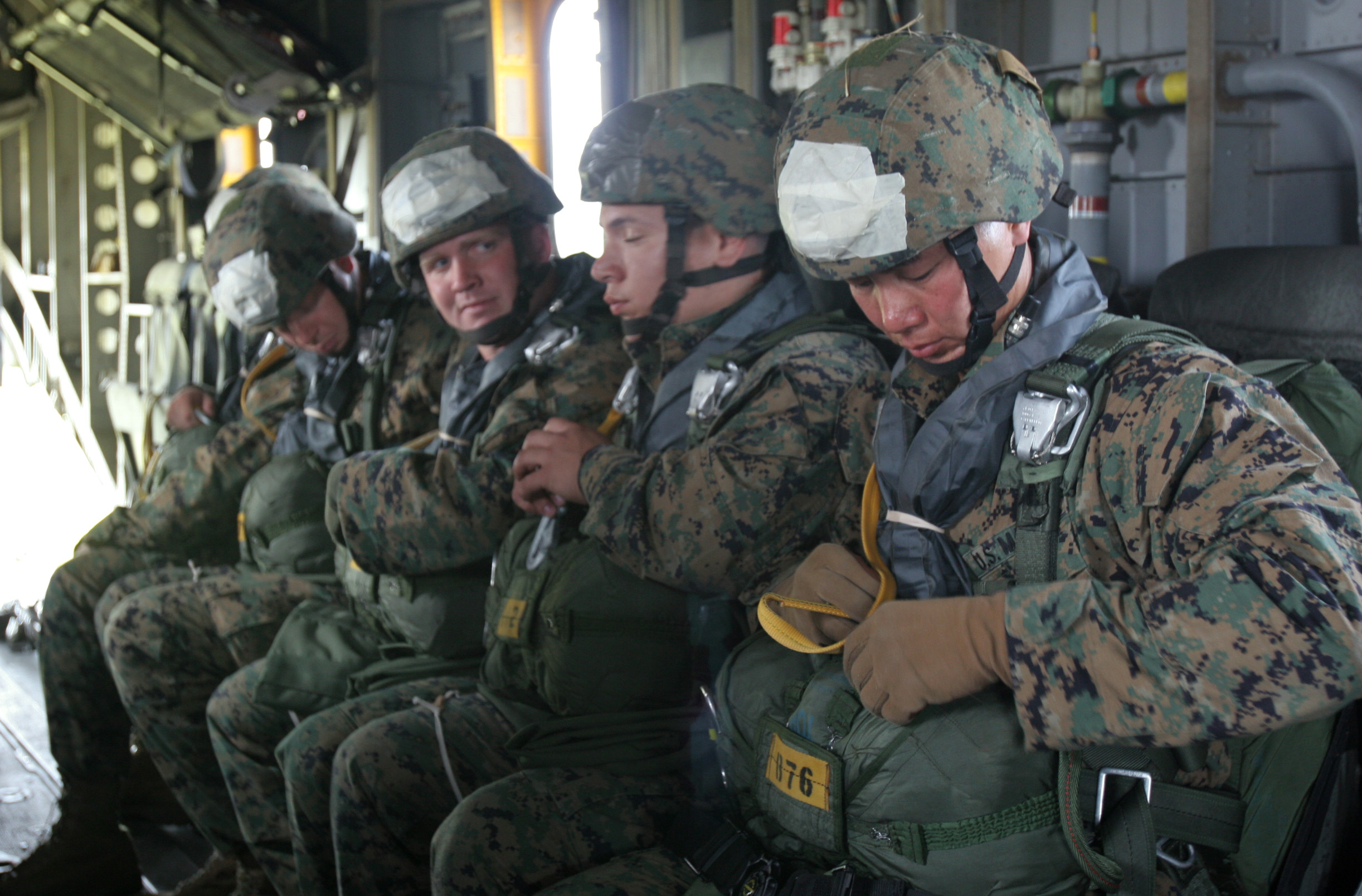 2nd Recon Marines ‘drop in’ > II Marine Expeditionary Force > News Article