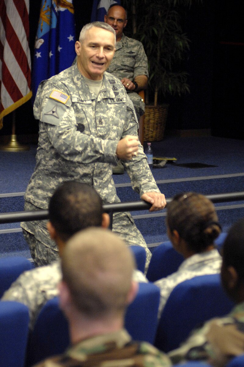 Sgt. Maj. William Gainey visits Aviano > Aviano Air Base > News Display