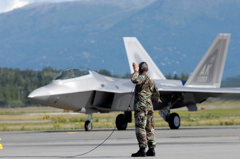 Elmendorf welcomes F-22 Raptor > U.S. Air Force > Article Display