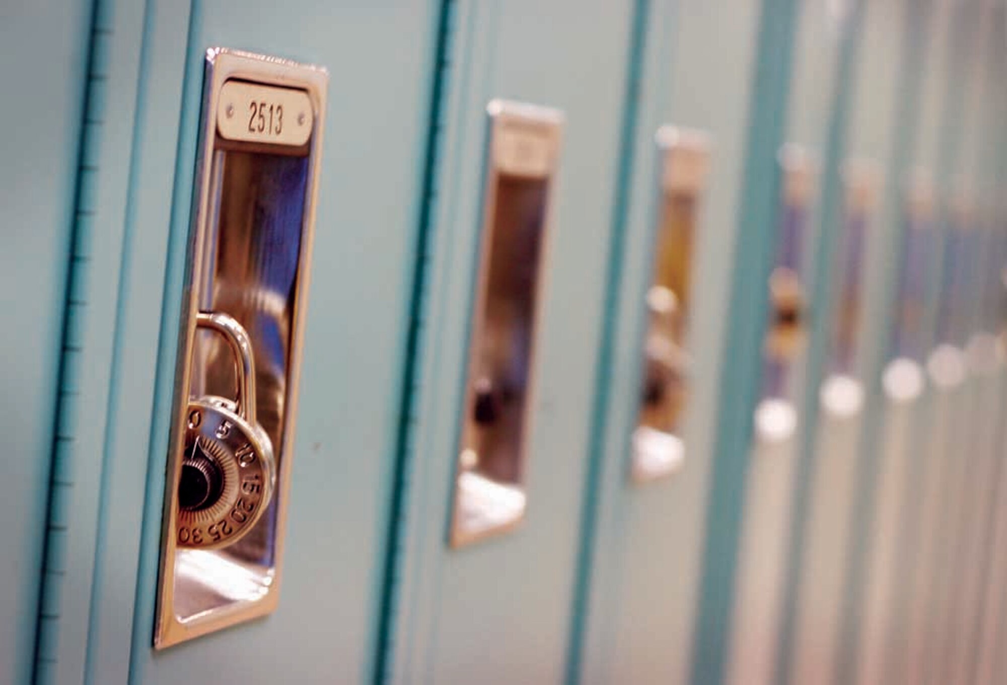 Lock 'em up: Thieves steal wallets from unlocked gym lockers on base ...