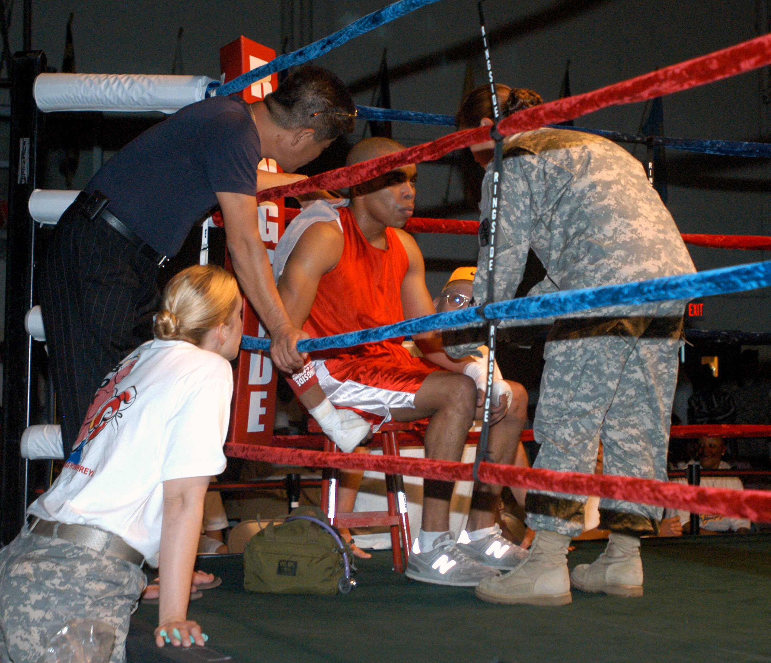 Airmen, Soldiers compete during boxing tourney