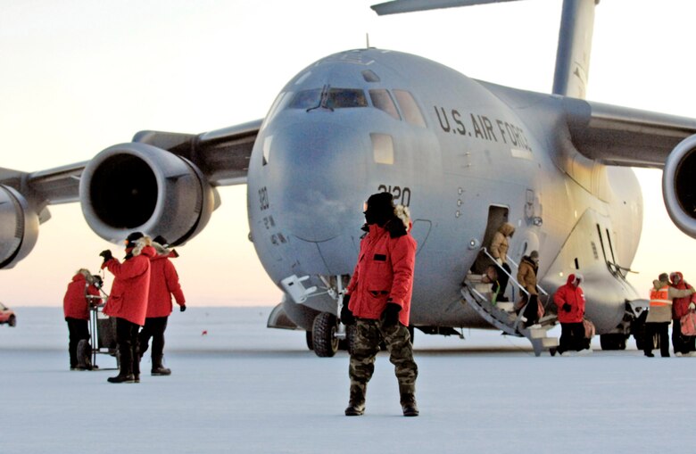 Operation Deep Freeze 2007-08 begins > U.S. Air Force > Article Display