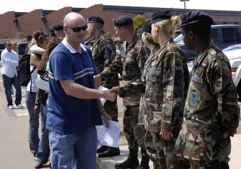 VAFB welcomes Airmen returning from 6-month deployment > Vandenberg ...
