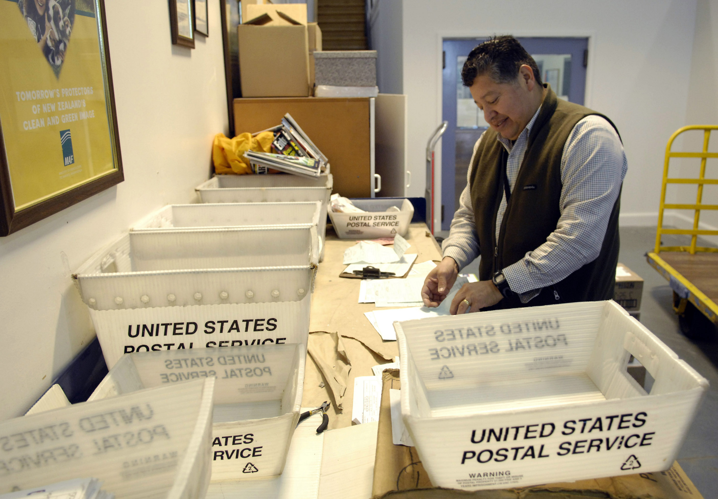 Mail flowing to the ice > Pacific Air Forces > Article Display