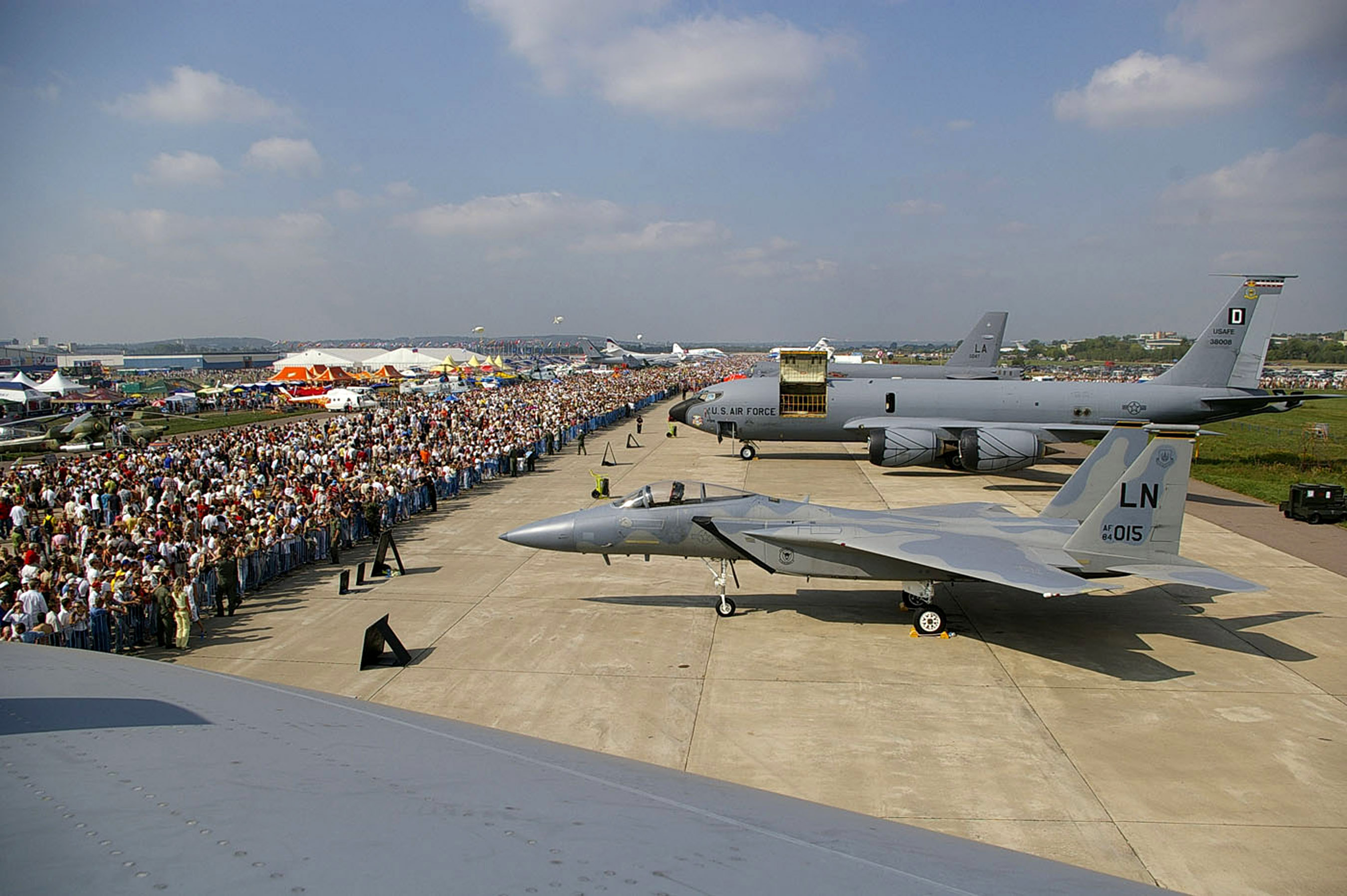 Airmen in Moscow reach out to children > Air Force > Article Display