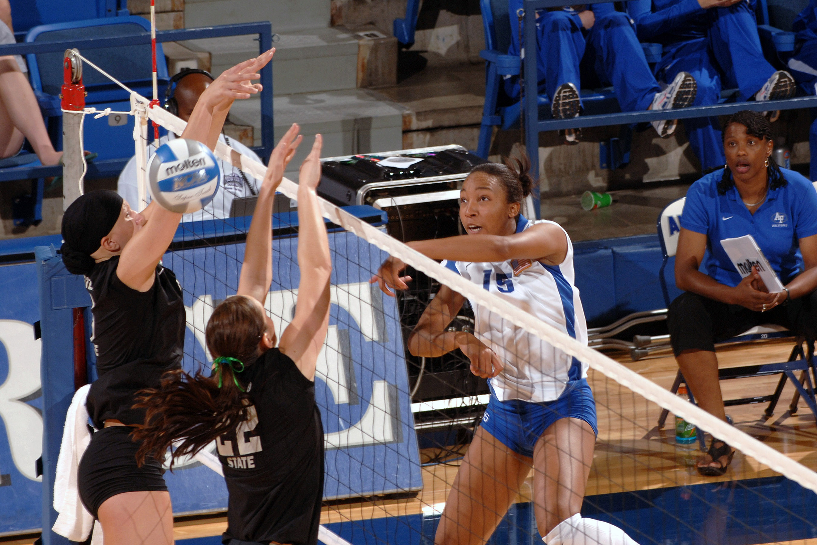 Cadets place second at volleyball invitational > Air Force > Article ...