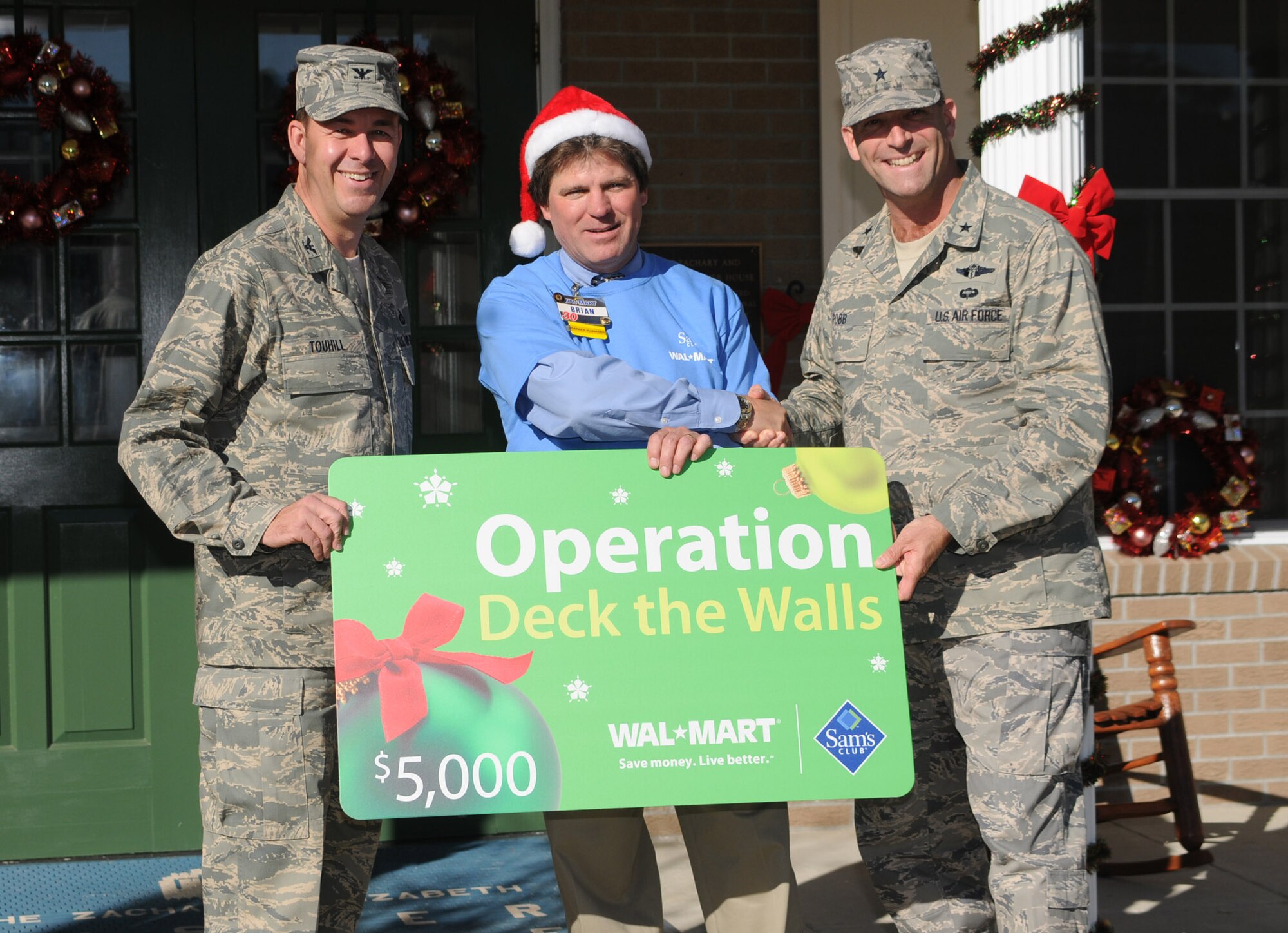 Decking the halls > Keesler Air Force Base > Article Display