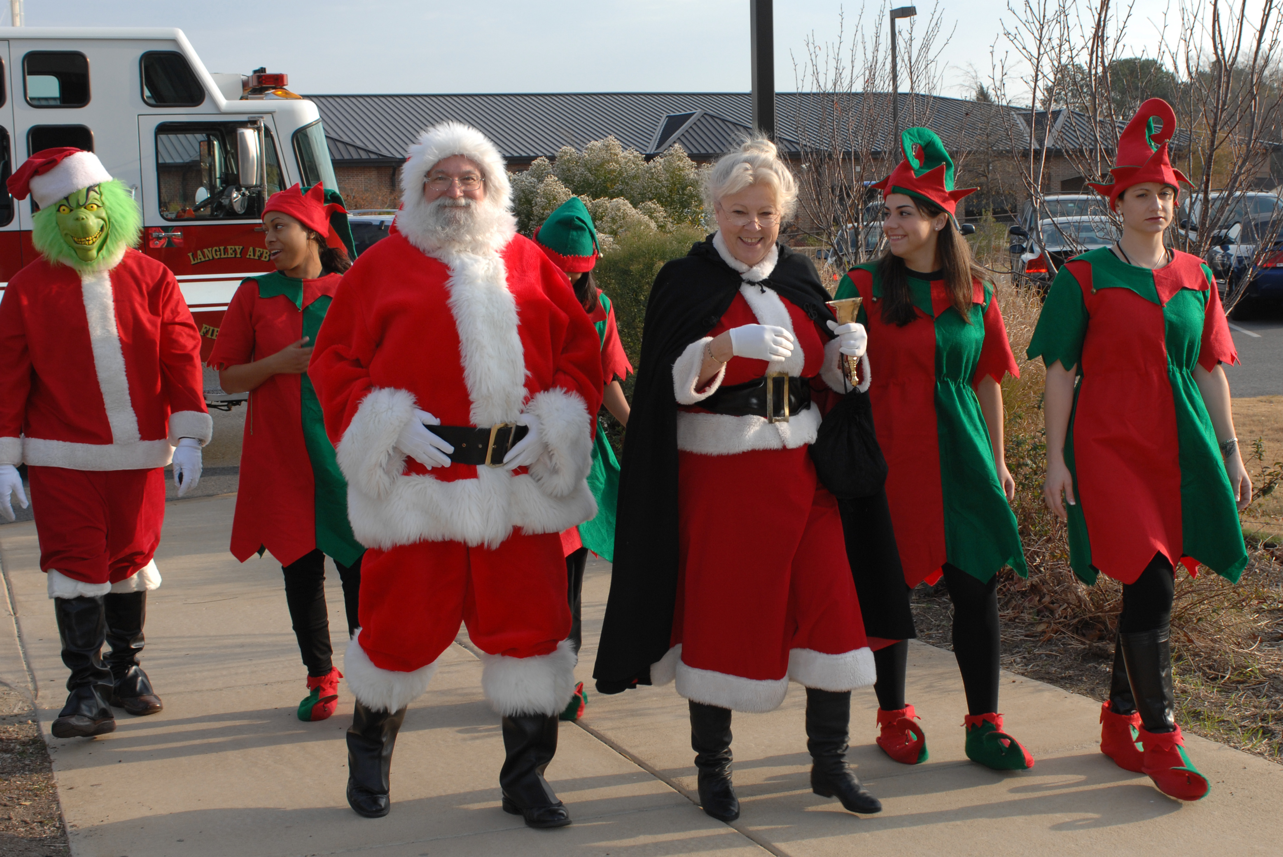 Santa Arrives > Joint Base Langley-Eustis > Article Display