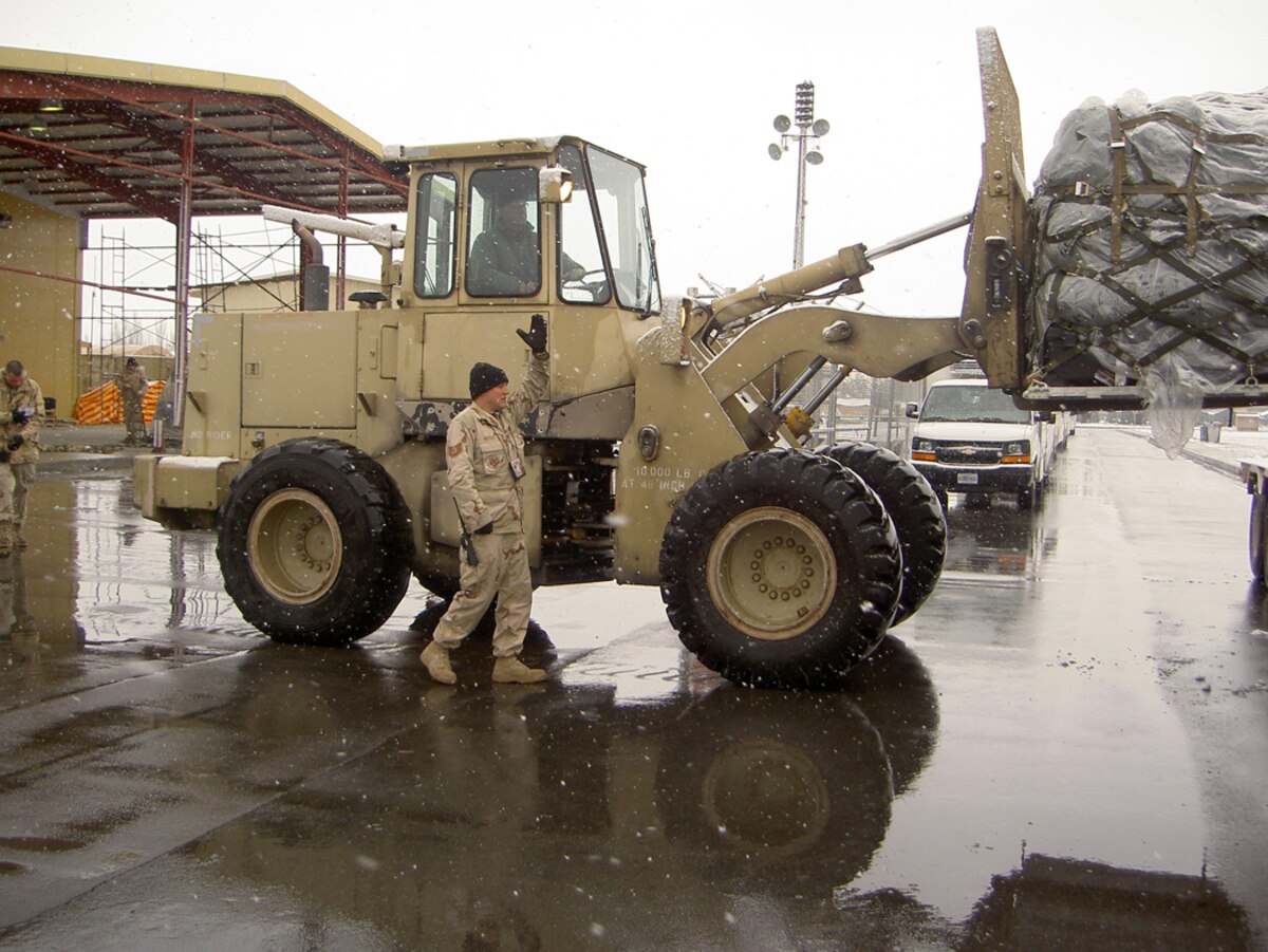 Deployed trans troops keep Manas moving > 916th Air Refueling Wing ...