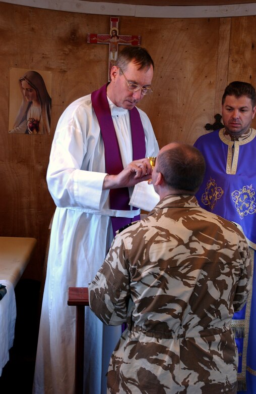 Air Force chaplain celebrates Mass for Romanians in Italian > U.S. Air ...