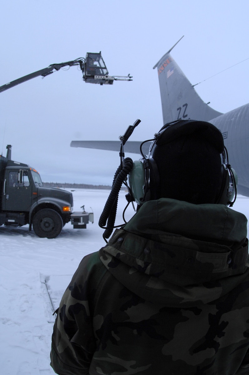 De-icing off the top > Air Force > Article Display