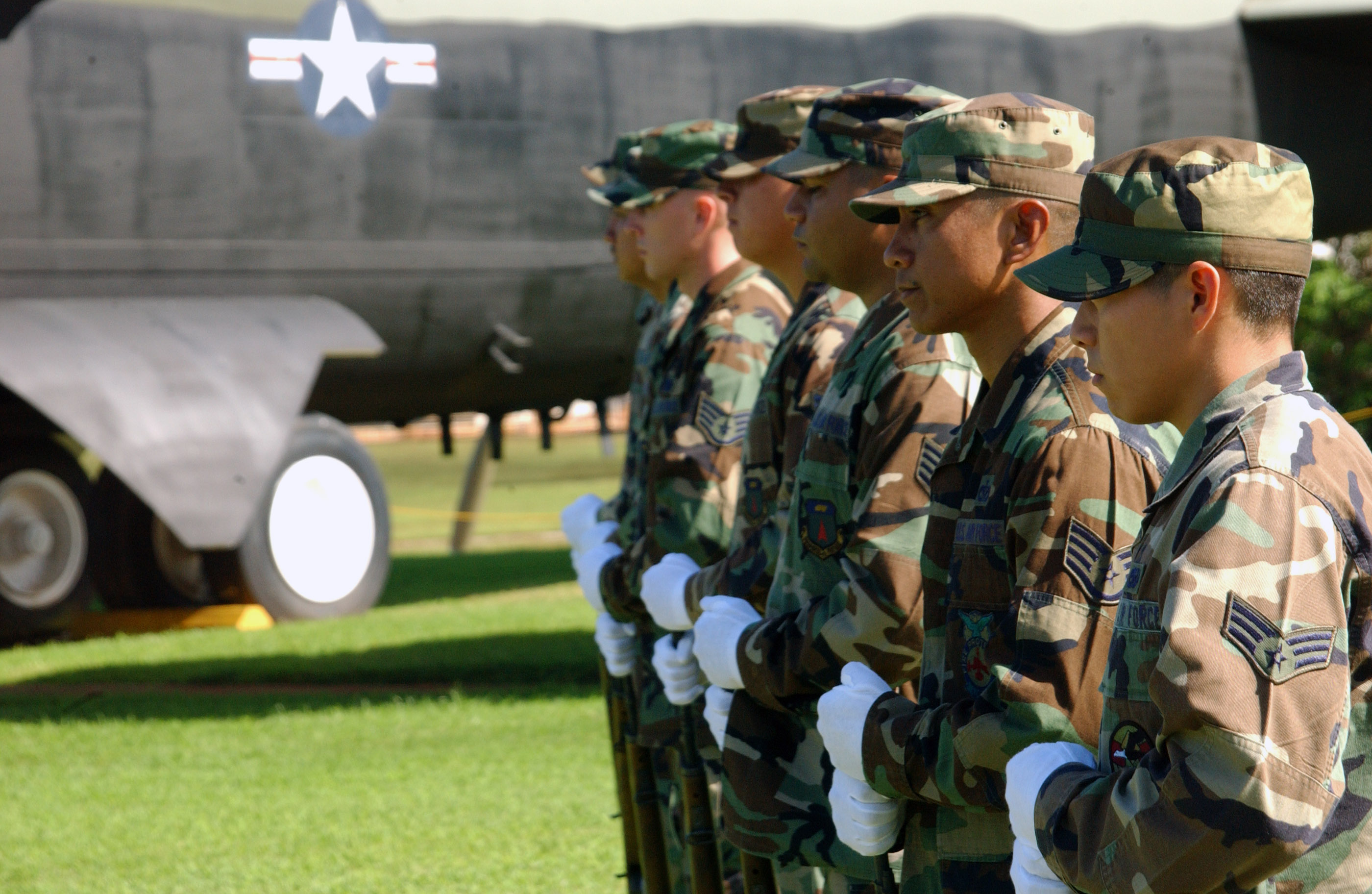 Linebacker II anniversary marked in memorial ceremony > Air Force ...