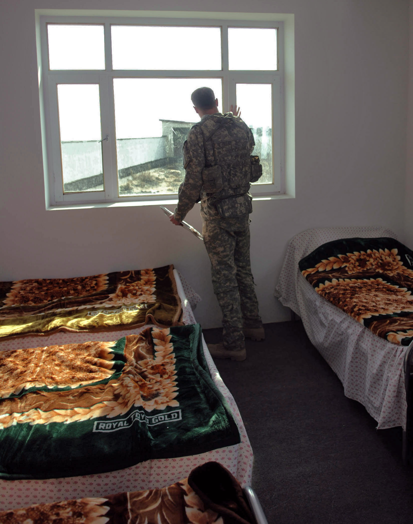 U.S. team opens shelter for Afghan women