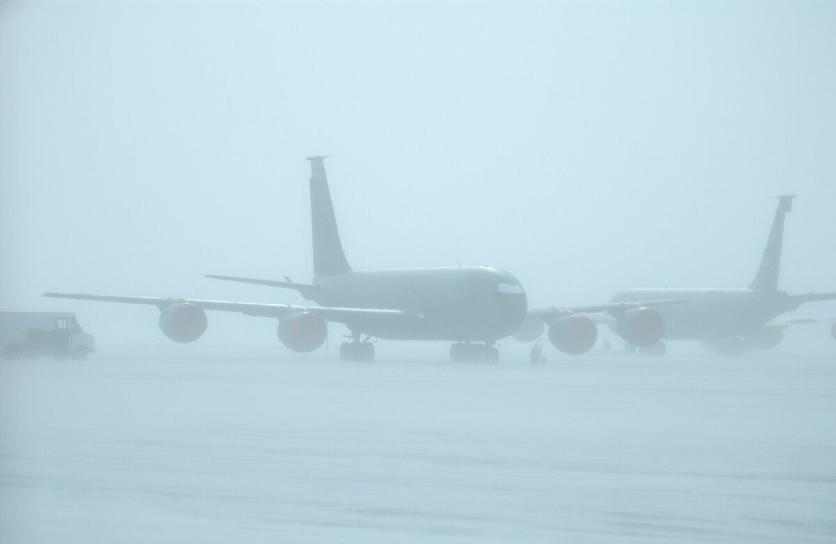 Maintainers keep mission going in below zero temperatures > Air ...