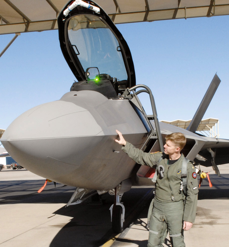 'Top Gun' instructor helps with Raptor integration > Air Force ...