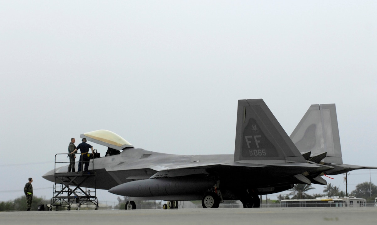 F-22 begins first overseas deployment > Air Force > Article Display