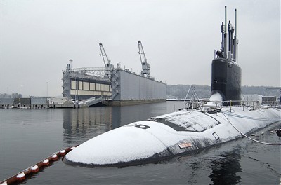 Snow covers the hull of the fast attack submarine USS Virginia (SSN 774 ...