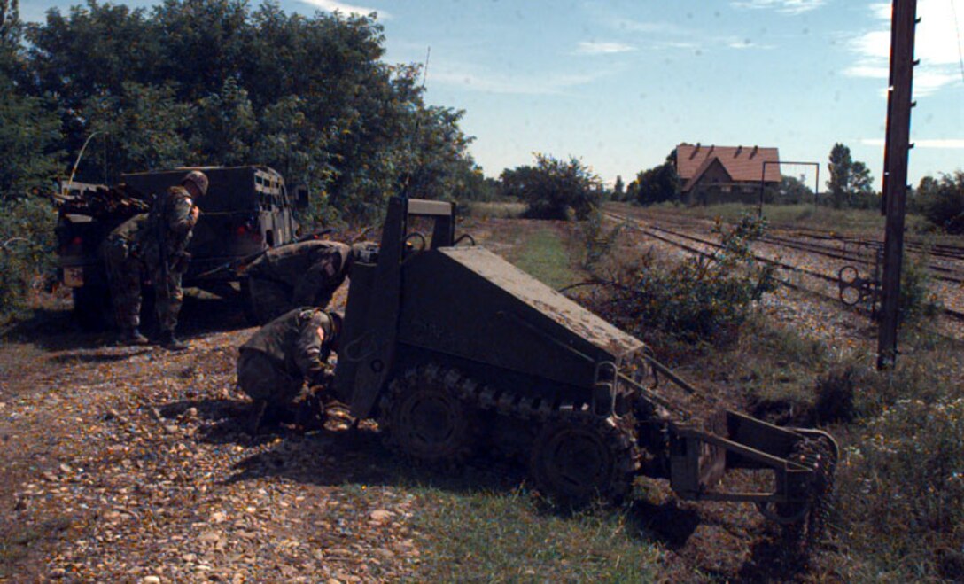 Task Force Eagle soldiers from B Company, 82nd Engineer Battalion ...