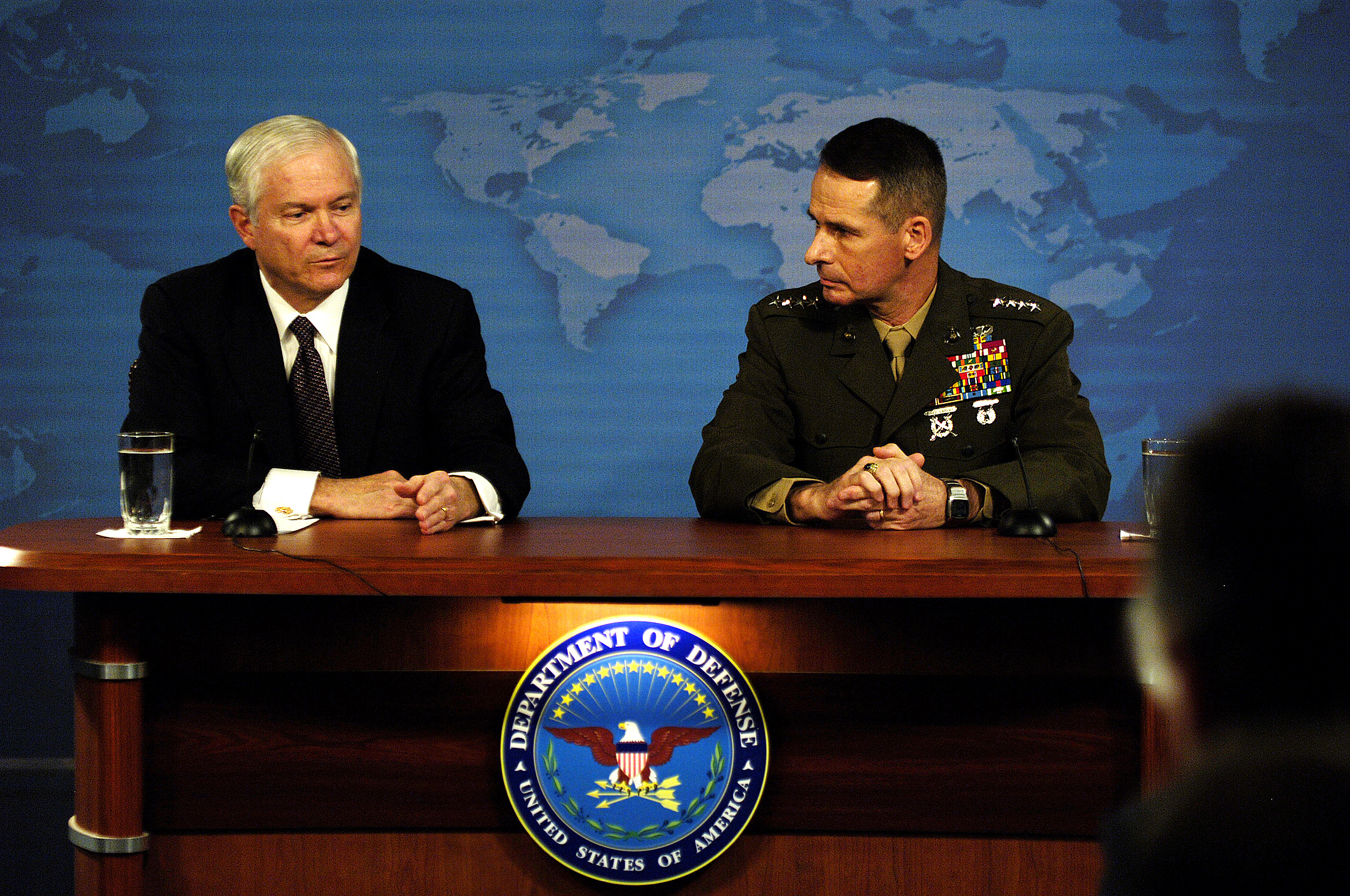 Defense Secretary Robert Gates and U.S. Marine Gen. Peter Pace ...