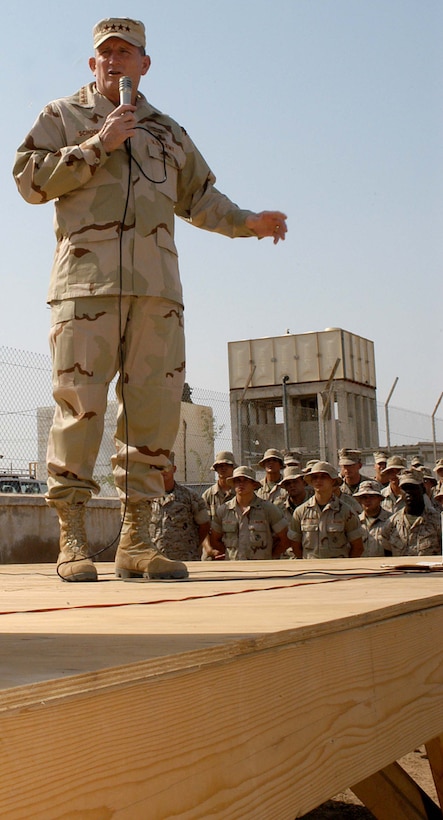 Gen. Peter J. Schoomaker, U.S. Army chief of staff, talked to Combined ...