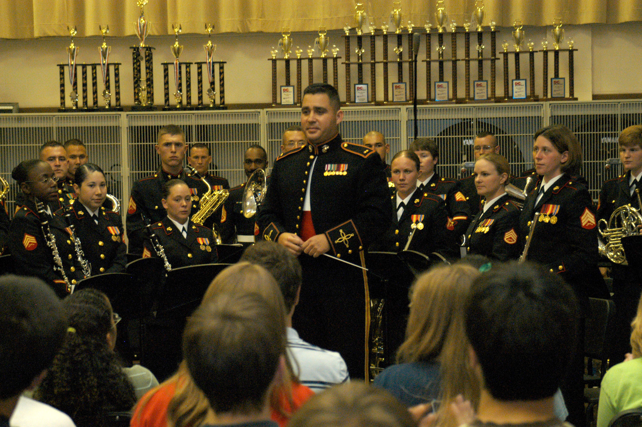 Marine Band wows Dupont Manuel students > United States Marine Corps ...