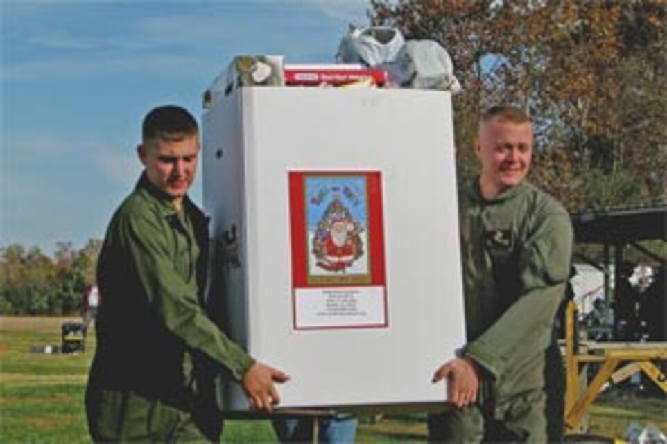 Santa’s flying helpers > Headquarters Marine Corps > Article