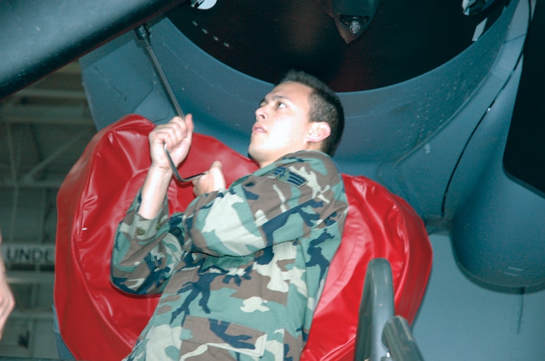 8th AMU new kid on the tarmac > Air Force Special Operations Command ...