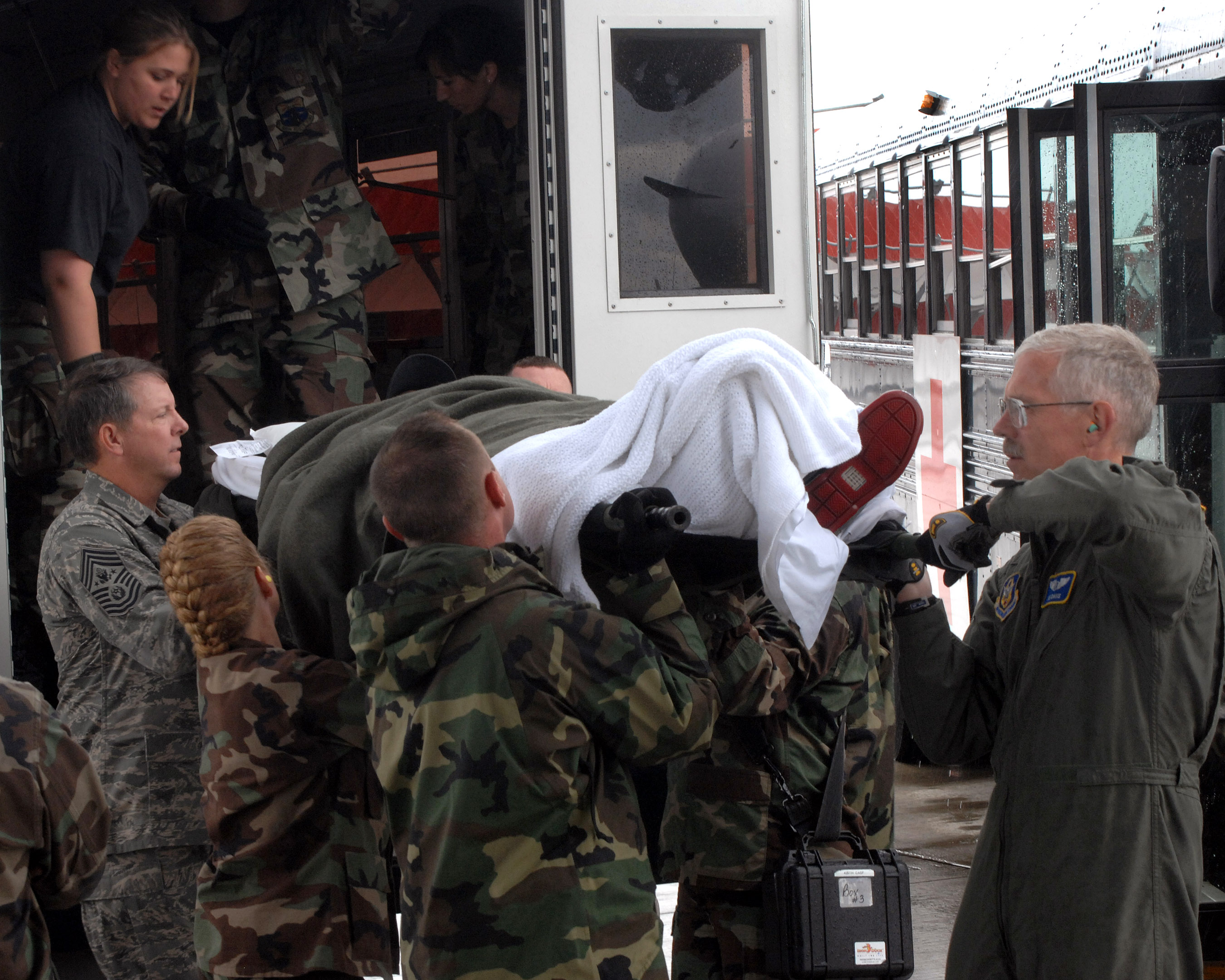 CMSAF assists with aeromedical evacuation > Air Force > Article Display