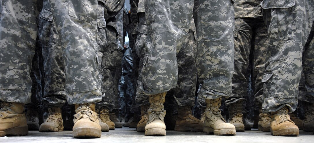 Soldiers with the Army's 1st Cavalry Division stand in formation during ...