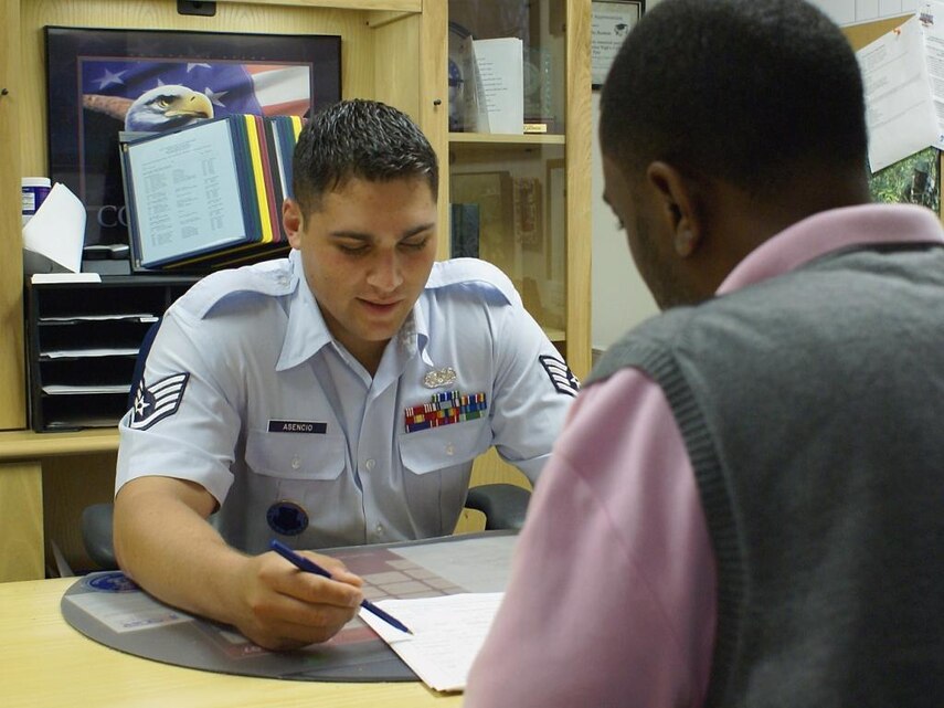 Recruiting duty for the sharp, committed > United States Marine Corps ...