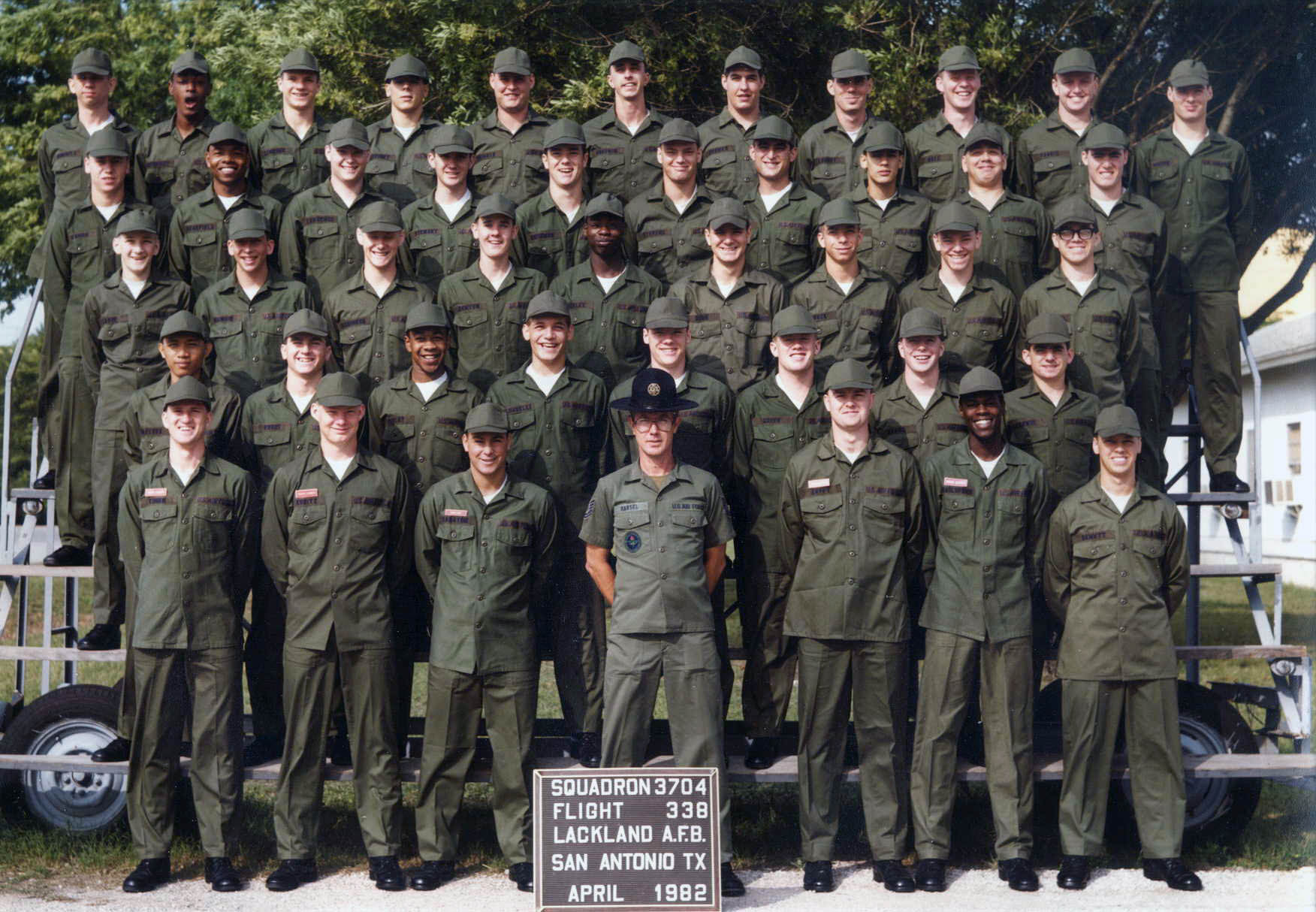 3704 Flt 338 Apr 1982