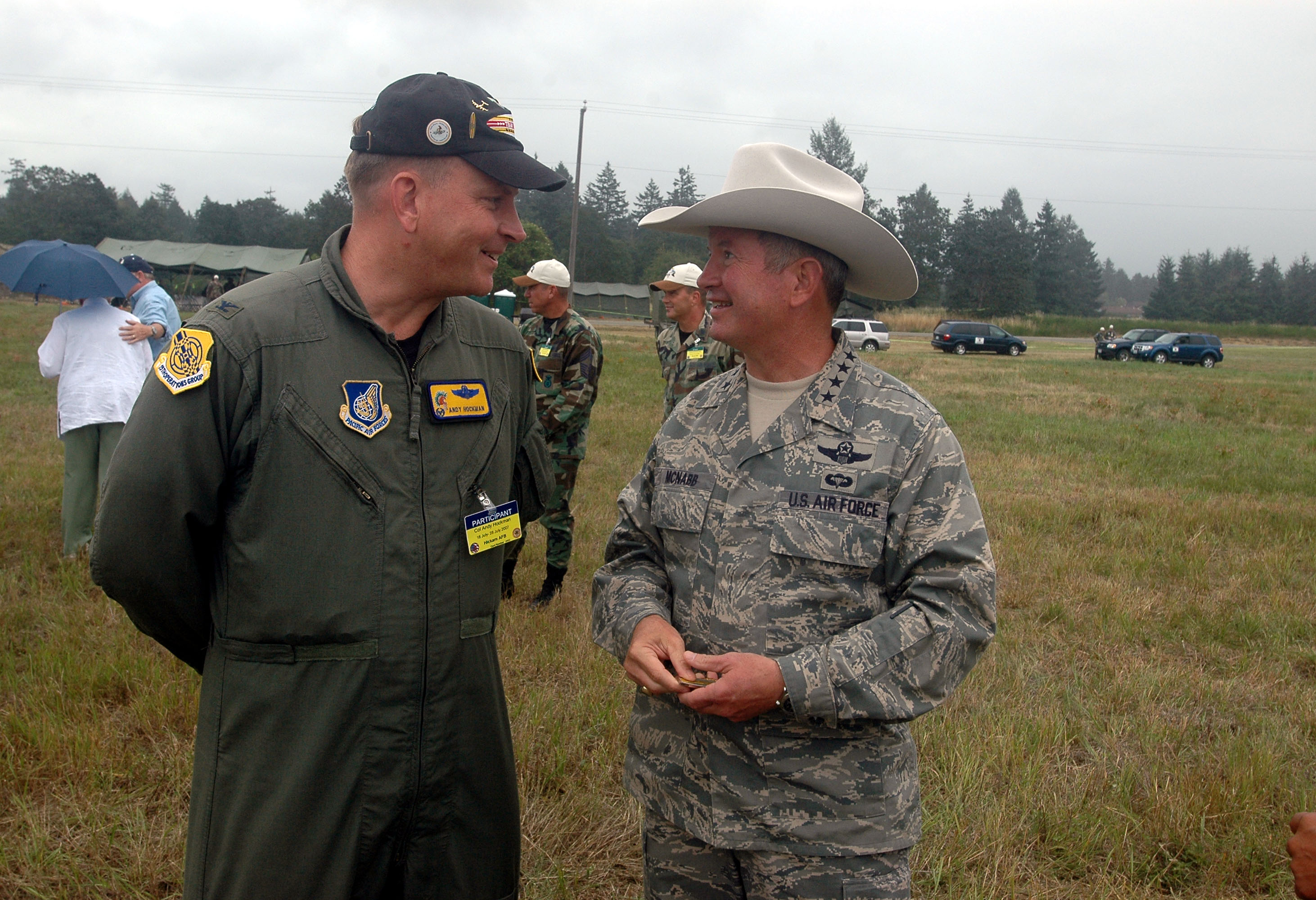 15th Operations Group commander greets Air Mobility Command commander
