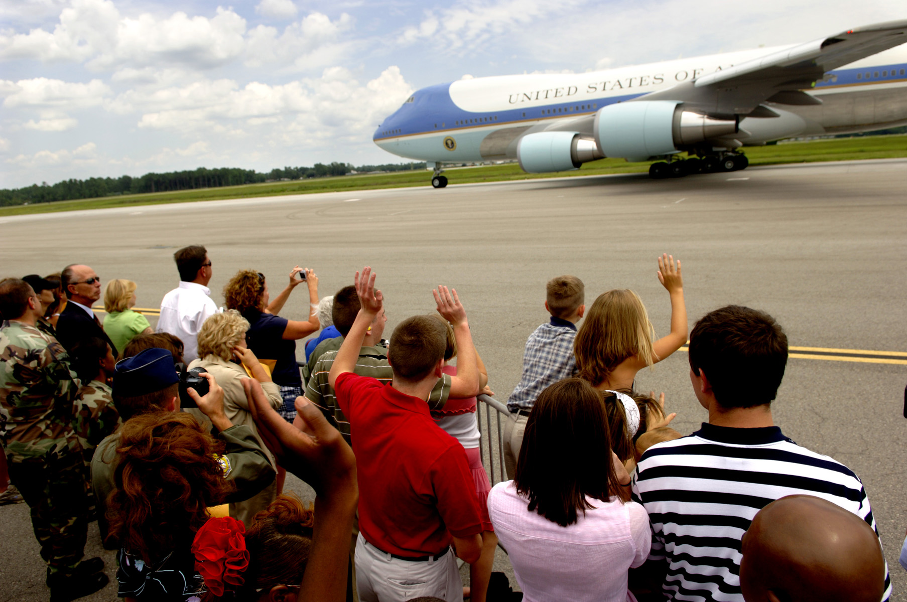 President visits Charleston AFB, addresses military members > Joint ...