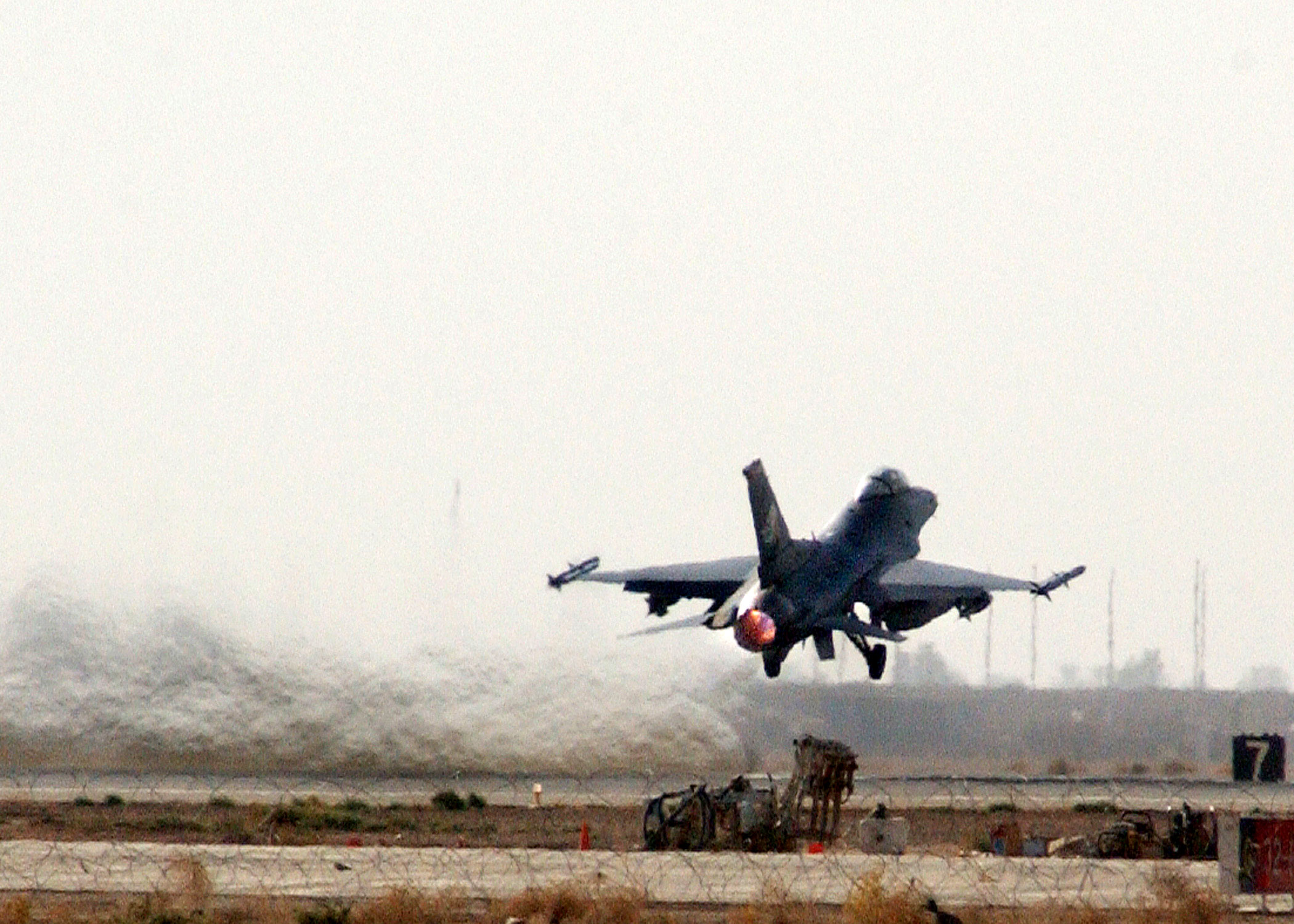Balad F-16s destroy terrorist training camp > Air Force > Article Display