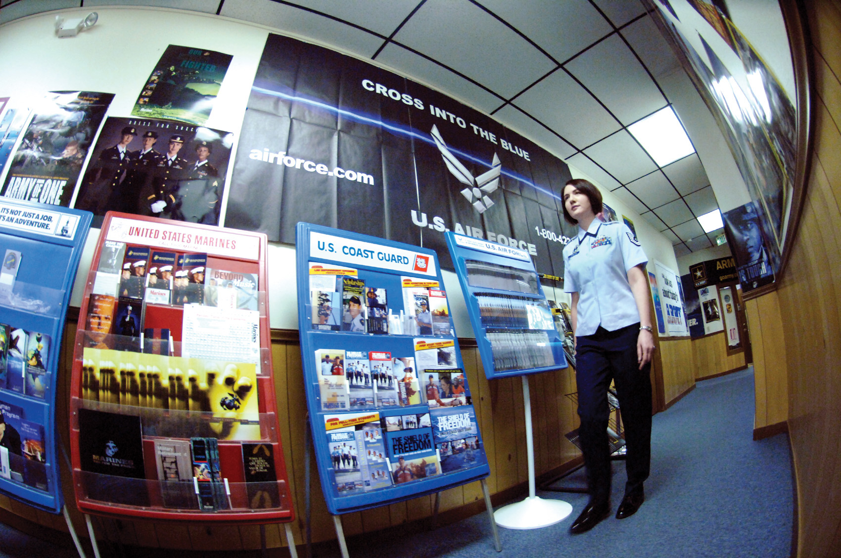 Air Force Recruiters: Recruiting Squadron gives students a closer look ...