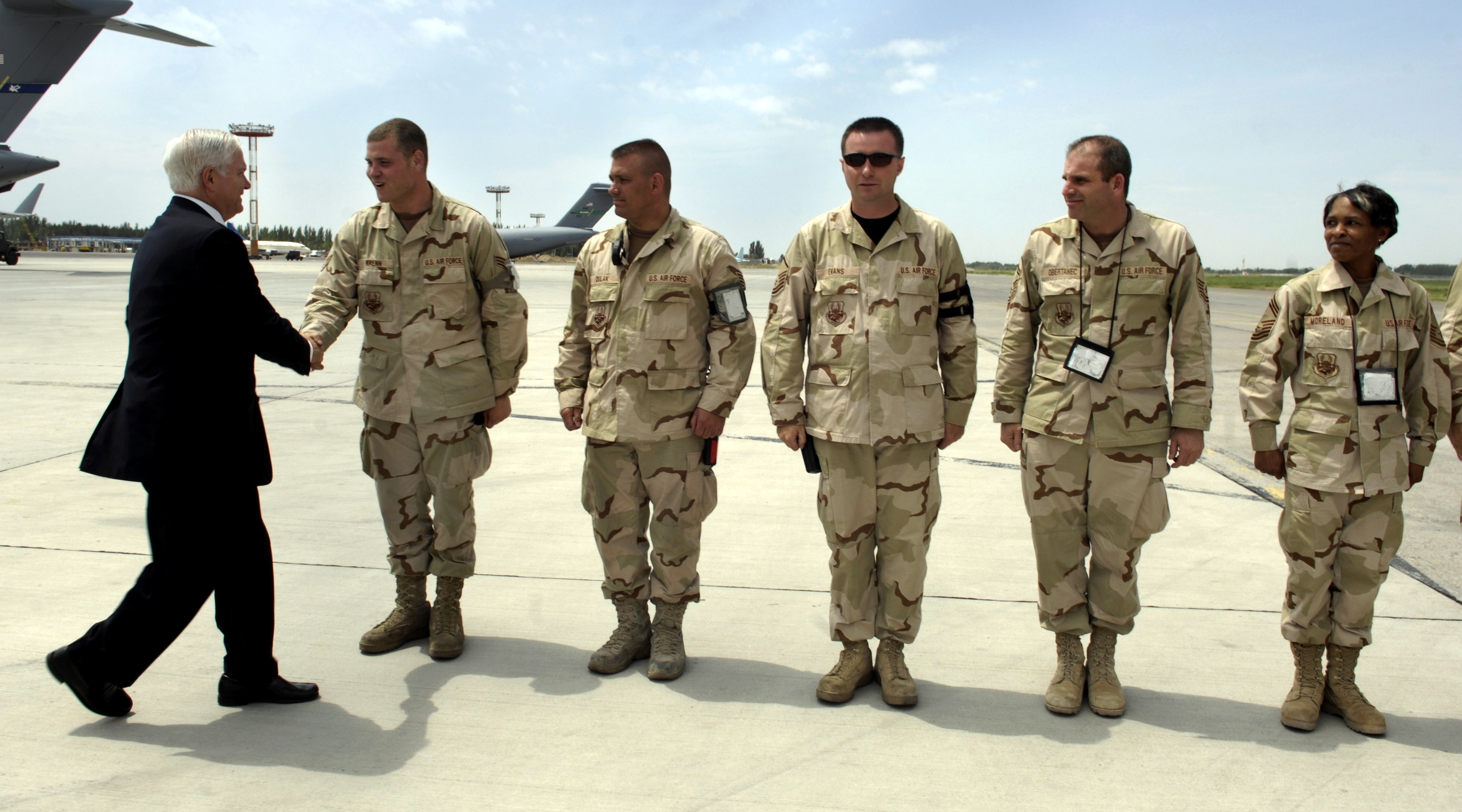 Secretary Gates pays a visit > Air Force > Article Display