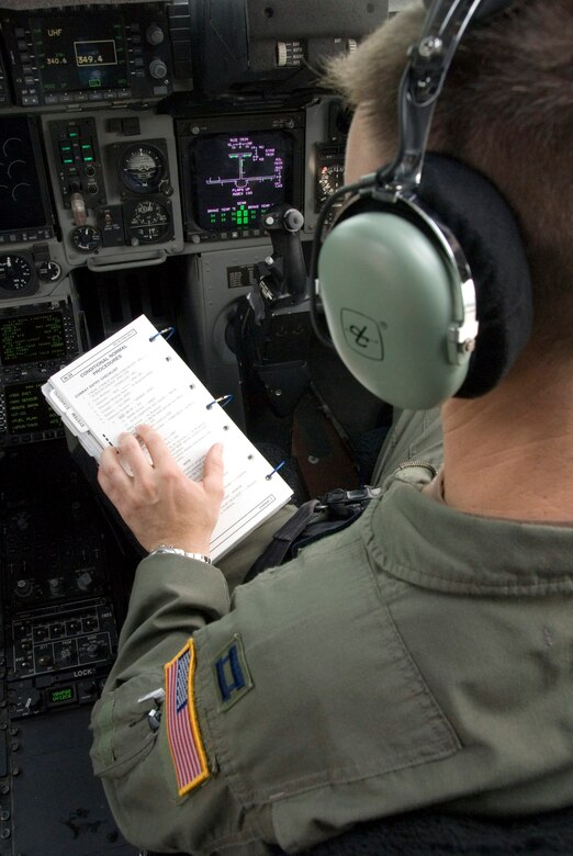 New C-17 checklist reduces redundancies > U.S. Air Force > Article Display