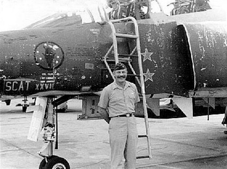 Legendary fighter pilot Robin Olds dies > U.S. Air Force > Article Display