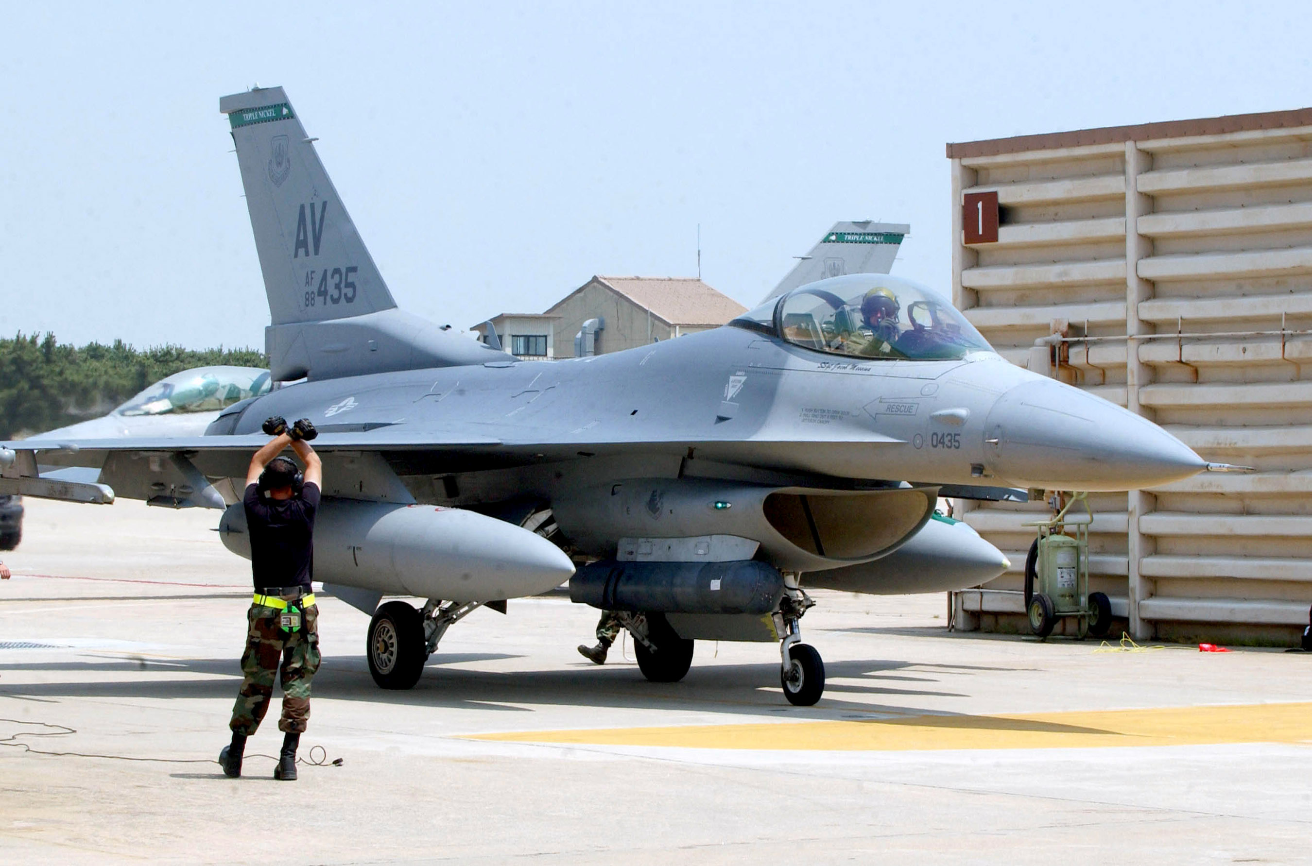 USAFE fighter squadron deploys to Kunsan > Air Force > Article Display