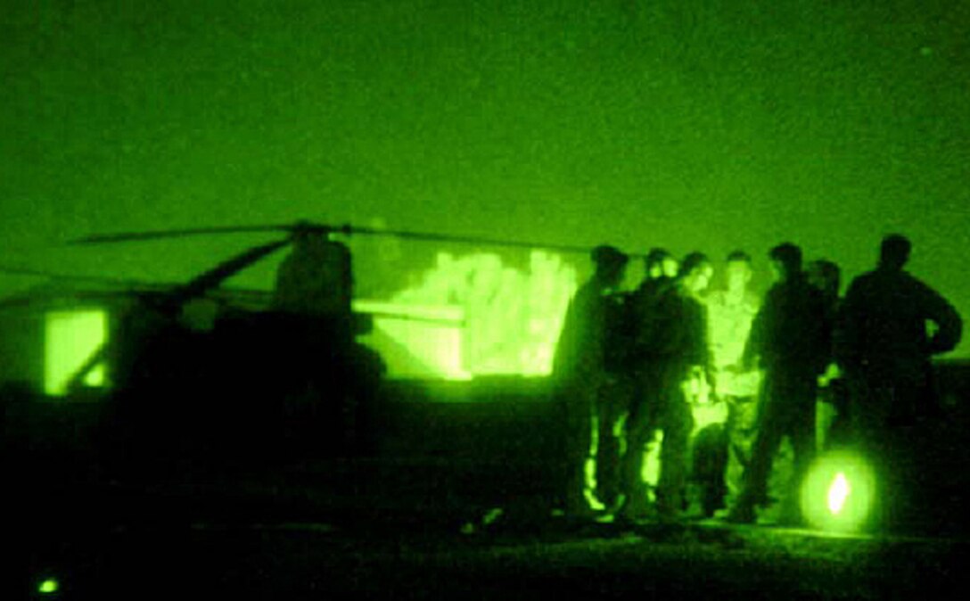 Soldiers assigned to Company B, 4th Battaion, 9th Infantry Regiment ...