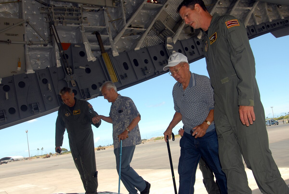 WWII veterans tour Hickam > Air Force > Article Display