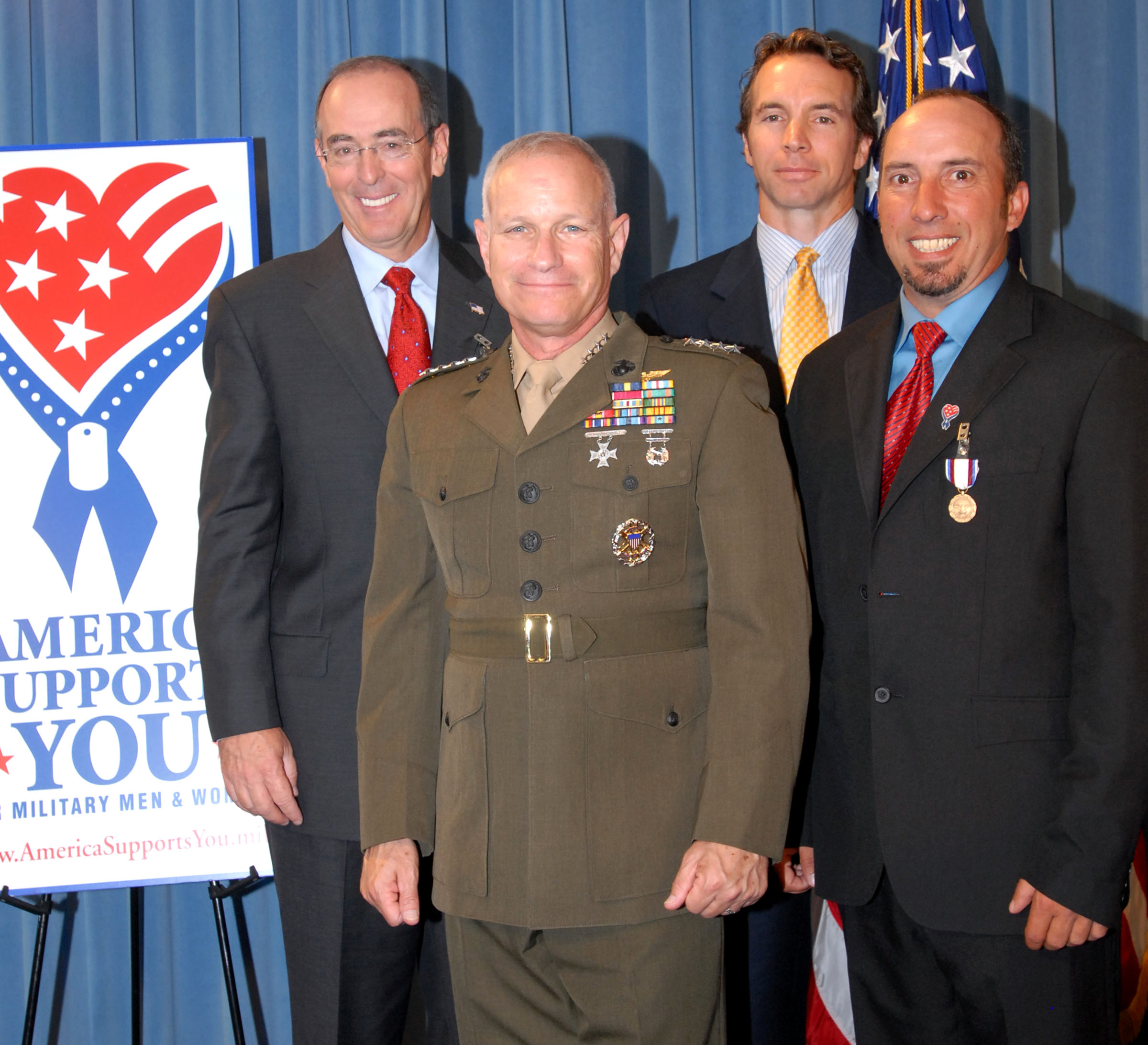 Gen. Robert Magnus, assistant commandant of the Marine Corps (center ...