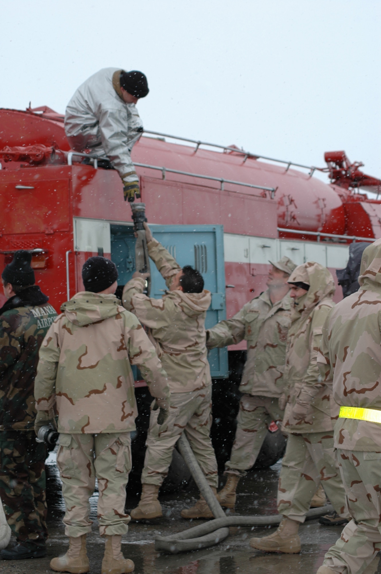 Manas Airmen train with Kyrgyz fire fighters > Aviano Air Base > Display