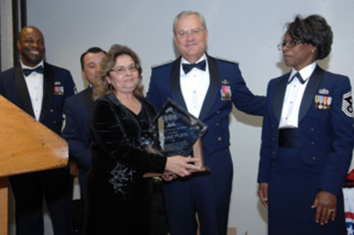 452nd AMW Annual Awards Banquet > March Air Reserve Base > Article Display