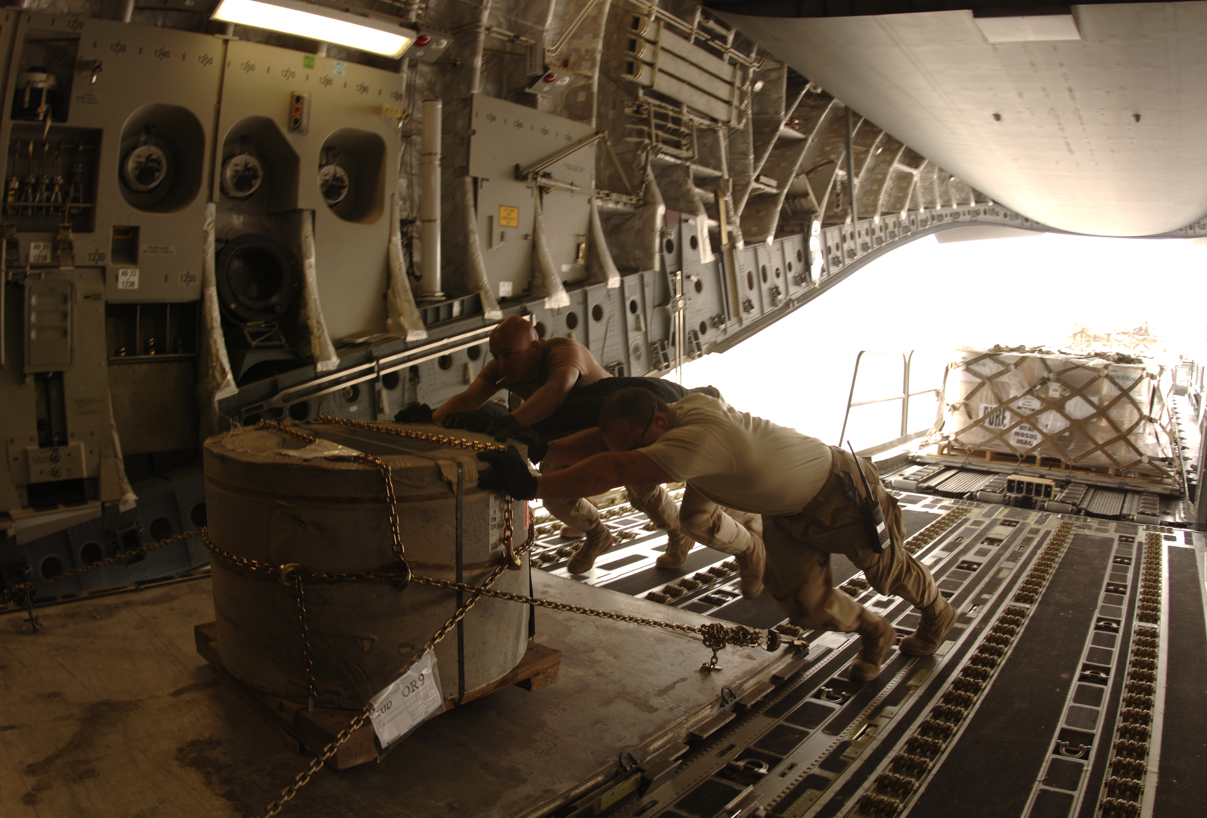 Squadron facilitates transport of servicemembers, supplies > U.S. Air ...