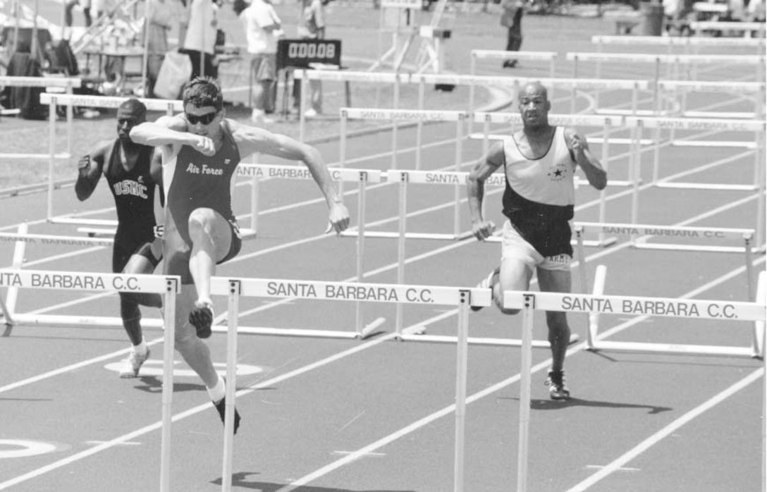 Air Force 1st Lt. Matt Zuber starts to pull away from Army Spc ...