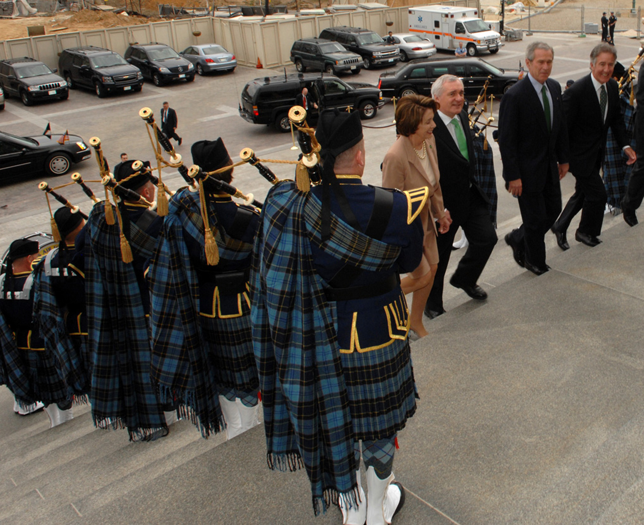 Air Force Reserve band pipes in leaders > Air Force > Article Display